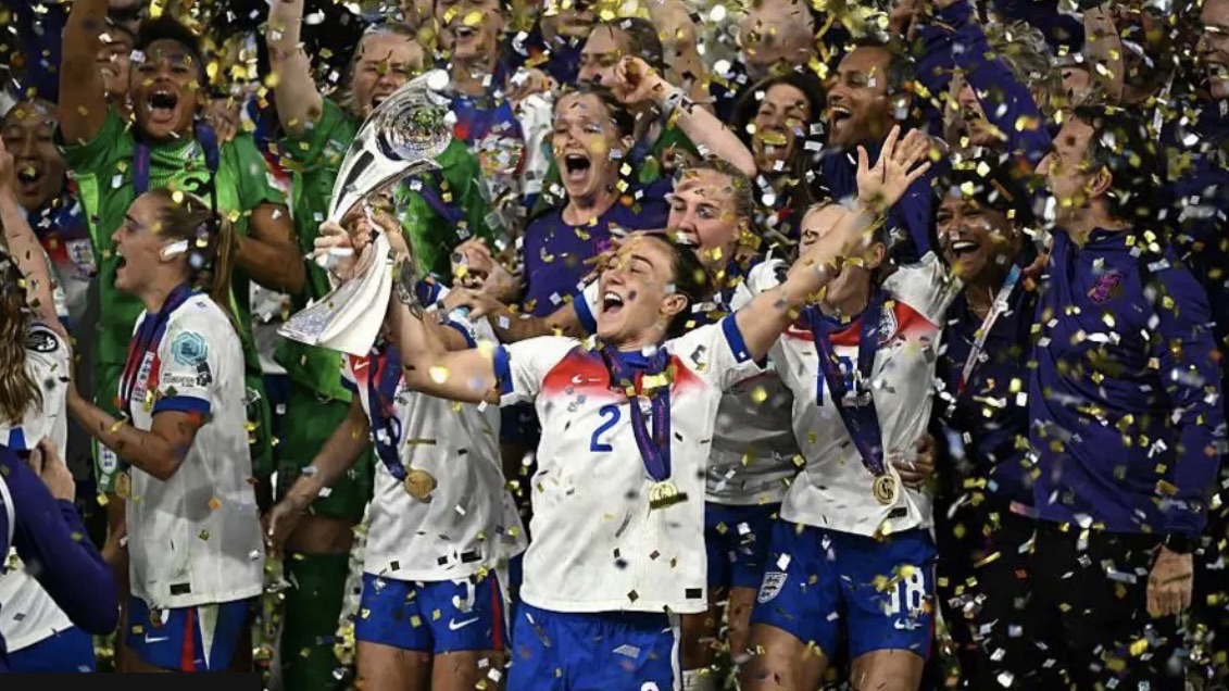 England retain European title - Sportsone